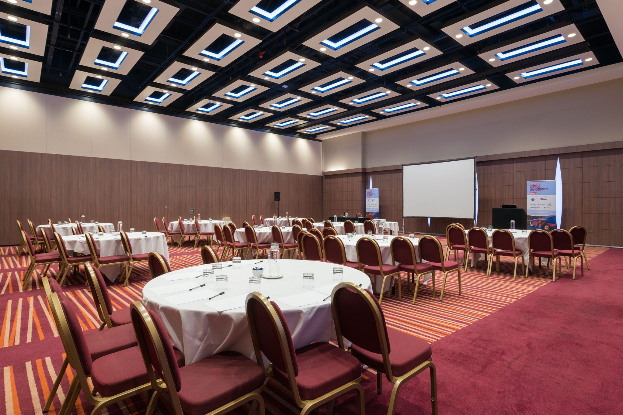 London 9 Round Table - London Suite